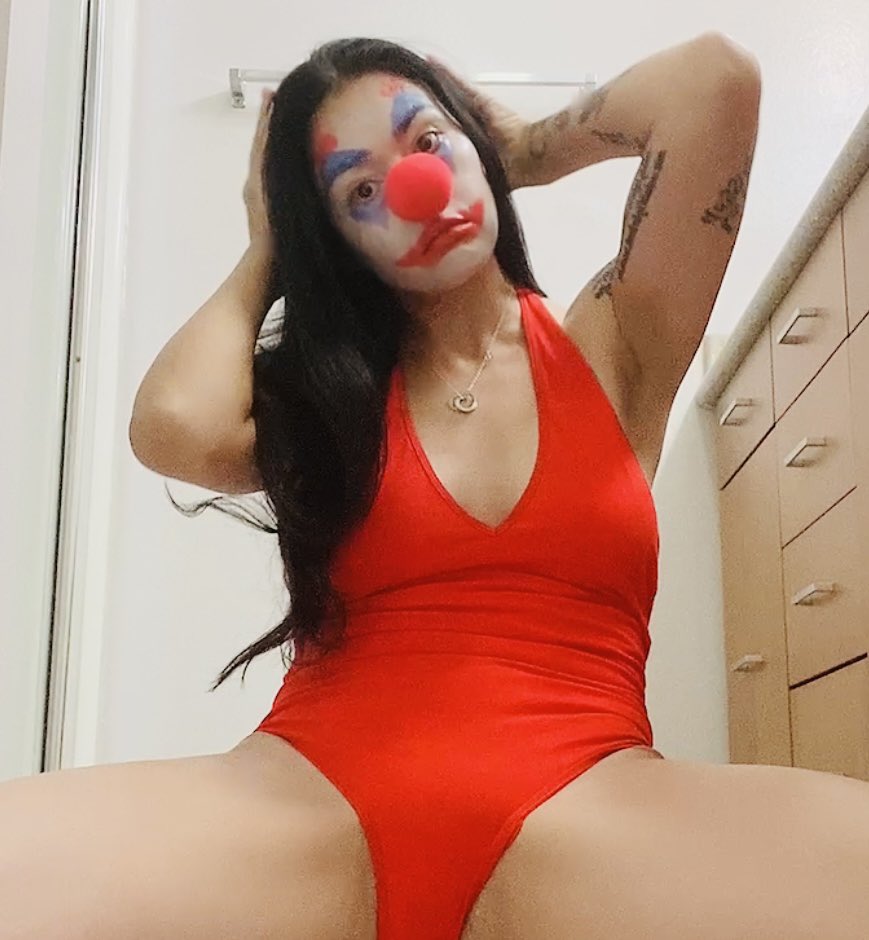 Dana Vespoli on Twitter: "Clowning around on Easter🐰🤡 https://t.co/iQupWbt3mP 💄💋 https://t.co ...