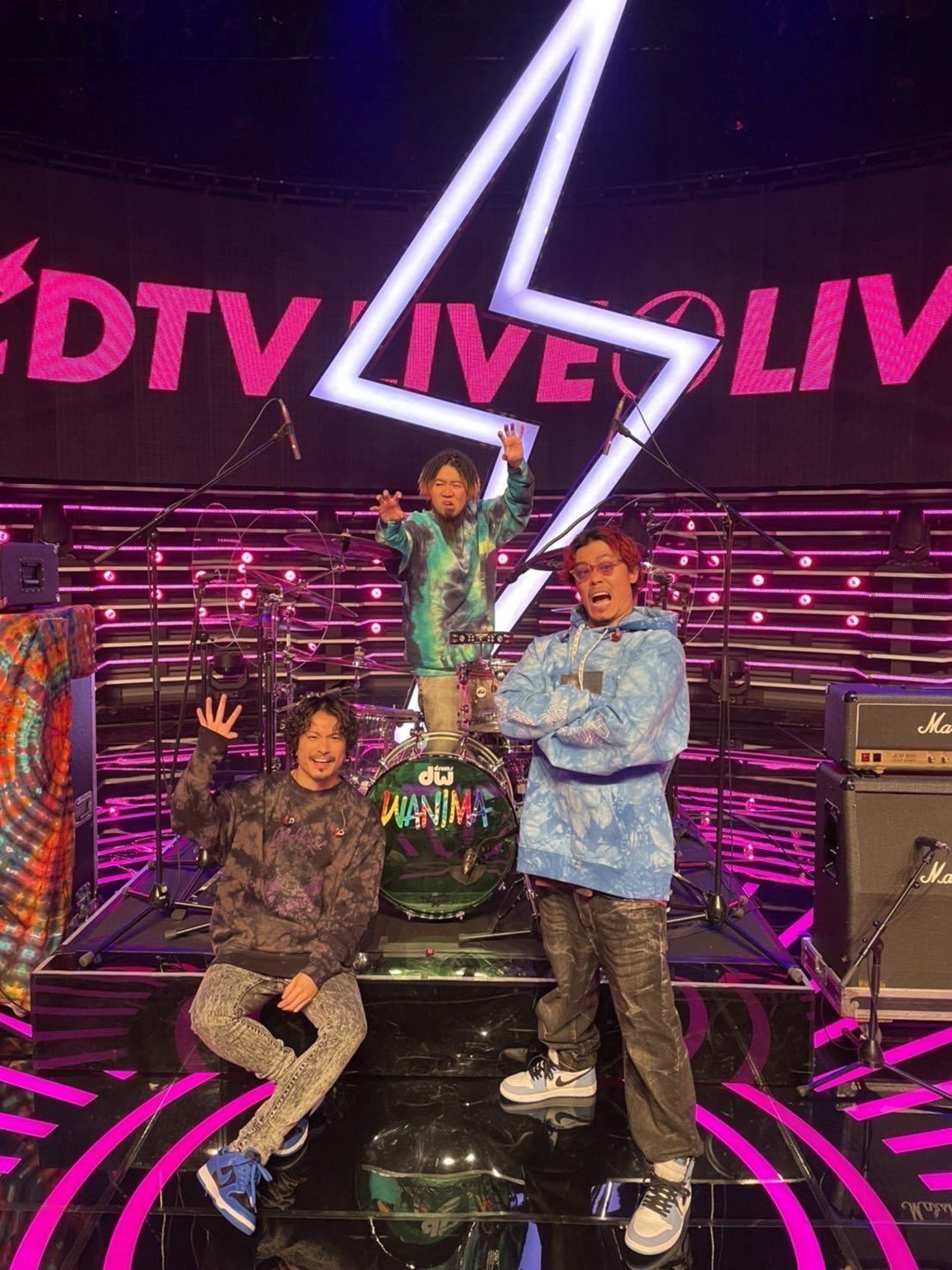 WANIMA OFFICIAL on Twitter: "CDTVライブ！ライブ！ありがとうございました。 「眩光」と「ともに」歌わせて頂きました!! 最新曲の視聴はコチラ https://t ...