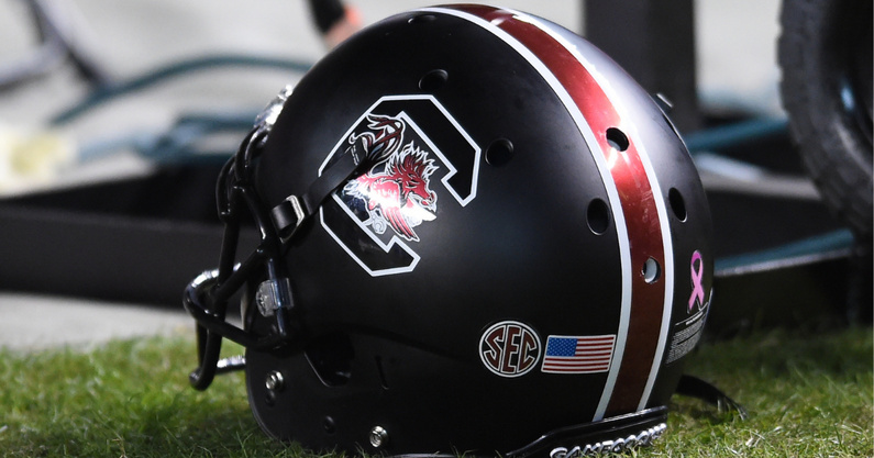 South Carolina DL Devontae Davis has entered the transfer portal : r/CFB