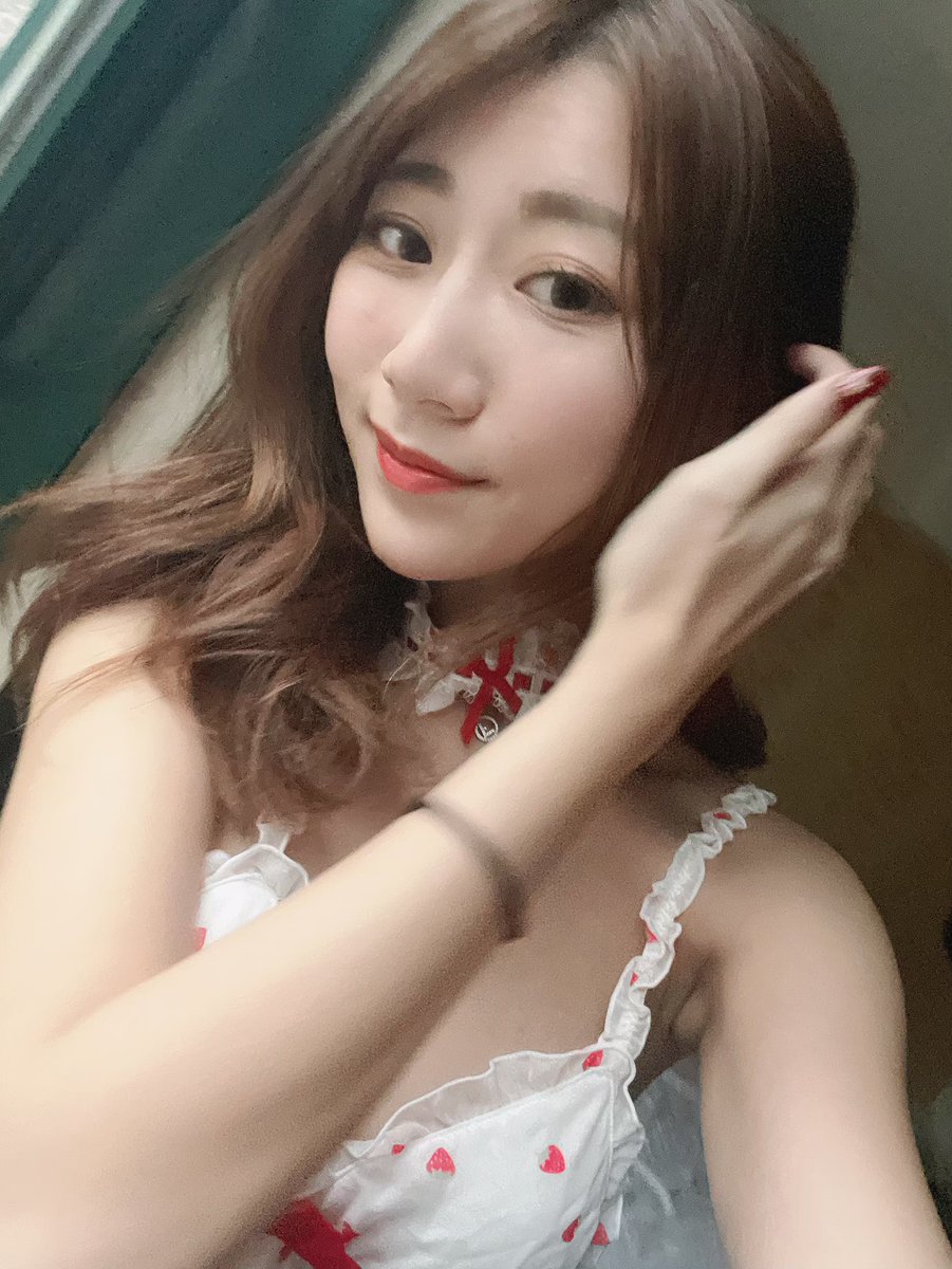 遠比夢中情人更好的女孩就在現實當中，就在你眼前 趕緊把握機會私訊我😘 官方LINE:https://t.co/hyTpbVkuZx @jkfnet @JVID_official # ...