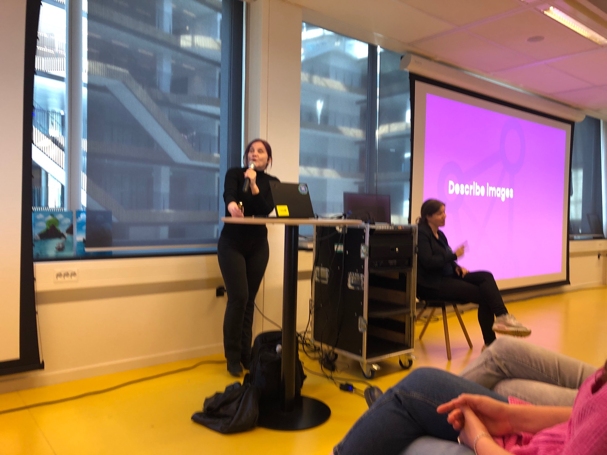 Rian Rietveld on Twitter: "Listening to @LeonieWatson giving a presentation about screen readers ...