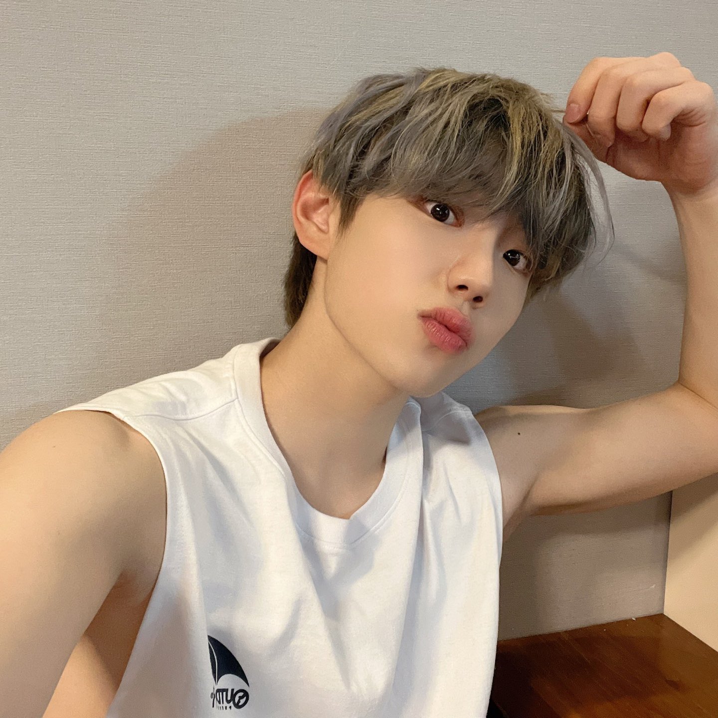 E'LAST(엘라스트) on Twitter: "Summer..☀️🔥🥵 #ELAST #엘라스트 #WONJUN #원준 https://t.co/5v1IBgNbgw" / Twitter