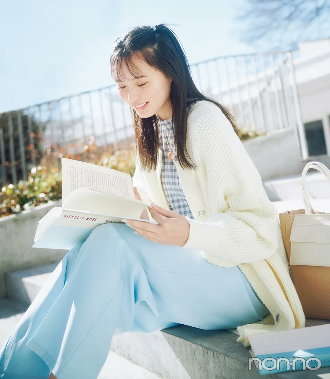 ノンノ／nonno on Twitter: "文学部1年生 #遠藤さくら の新学期好印象着回し《Day5～10》 寝坊ぎみの朝、ブラウスにベストを重ねてしゃれ感UP🍓 ︎ https://t ...