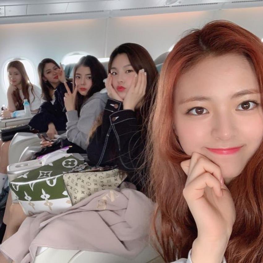 daitzy on Twitter: "데뷔초부터 옆자리 https://t.co/dGU1WlGyEX" / Twitter