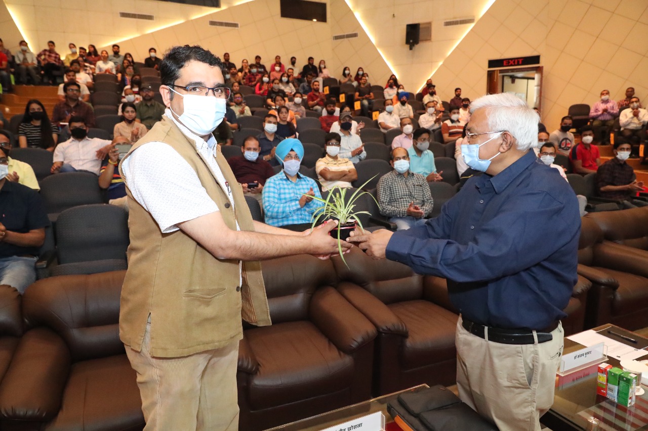 CSIR-Institute of Himalayan Bioresource Technology on Twitter: "1/2 Dr. Sanjeev Khosla, Director ...