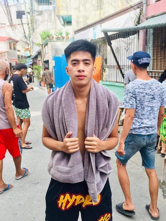 baegets serbis on Twitter: "poging bagets na daks! available now. dm naaa. with a hidden talent ...