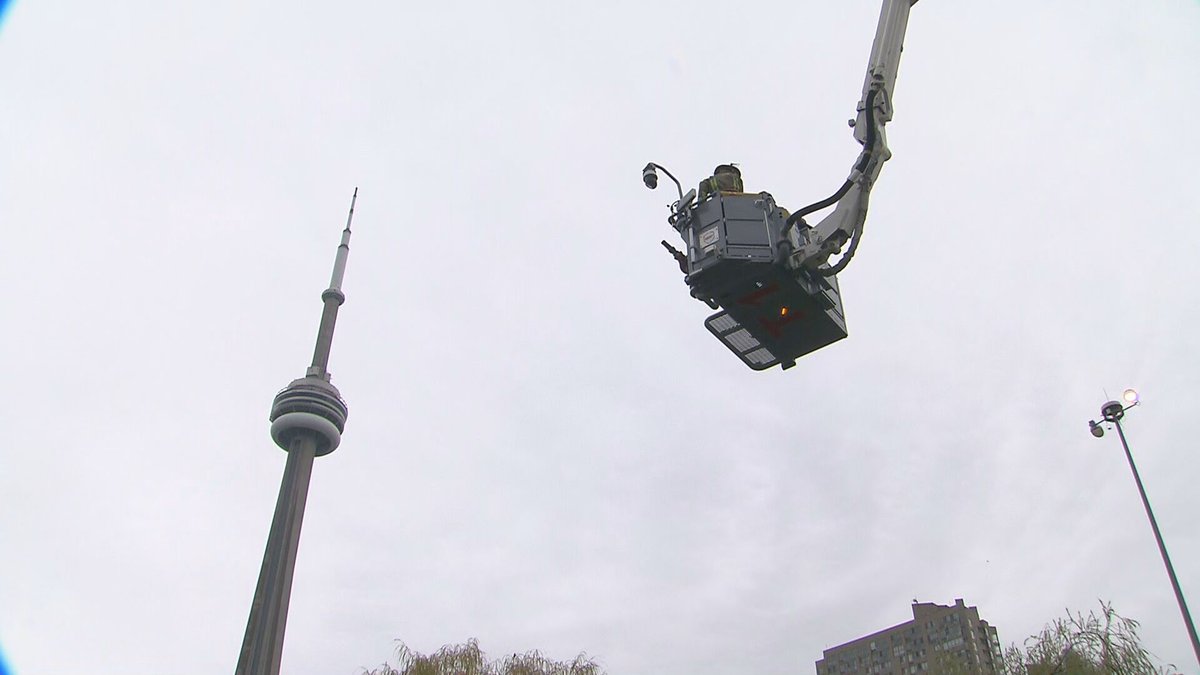 Toronto unveils new fire truck equipped with tallest firefighting ...