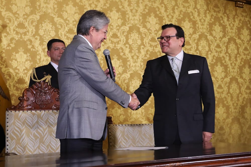 Presidencia ECU on Twitter: "El presidente @LassoGuillermo, mediante la firma del Decreto ...