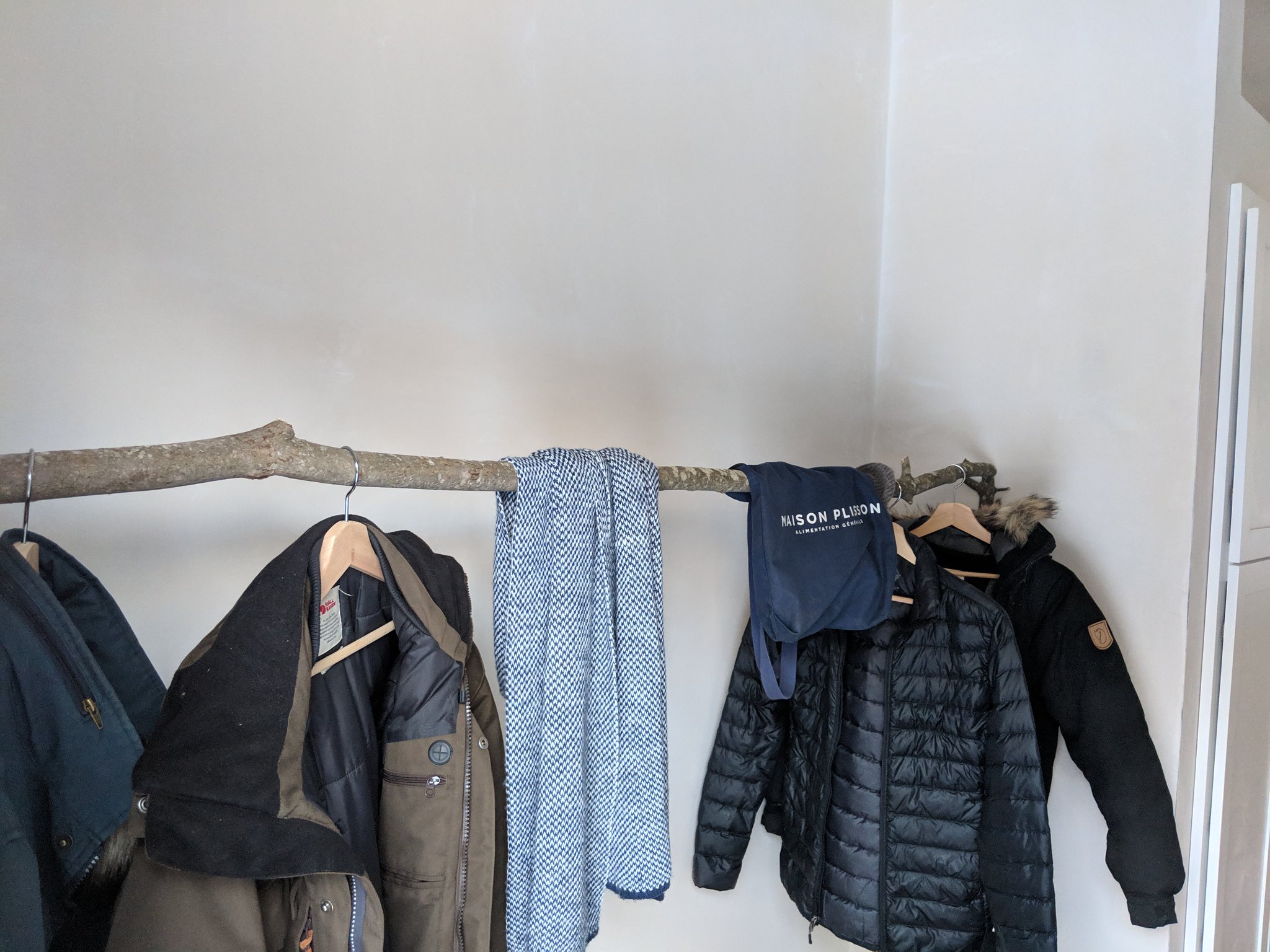 Simon Sarris on Twitter: "It's not like I'm looking for luxurious or fancy stuff - just has to ...