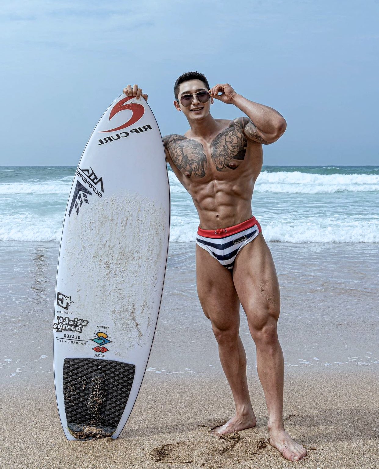 FOREST ALBUM 🏳️‍🌈🕊️🇺🇦 on Twitter: "IG：heo_sony ｜👉他，和他的朋友在海滩 https://t ...