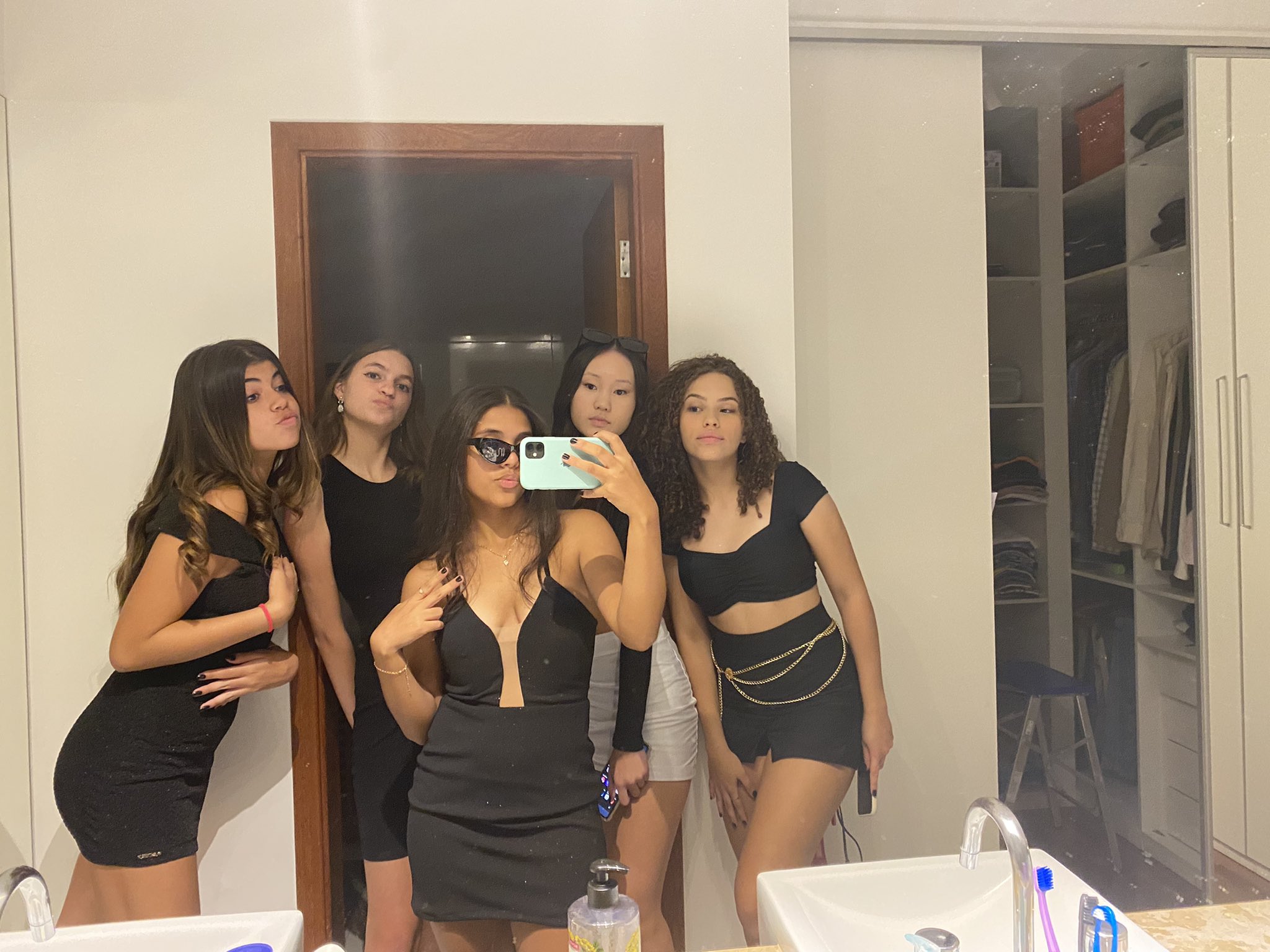 Ju.benvenuto on Twitter: "Ai ai esse fake amor tava tão bonito na festa da pepi 🆘 # ...