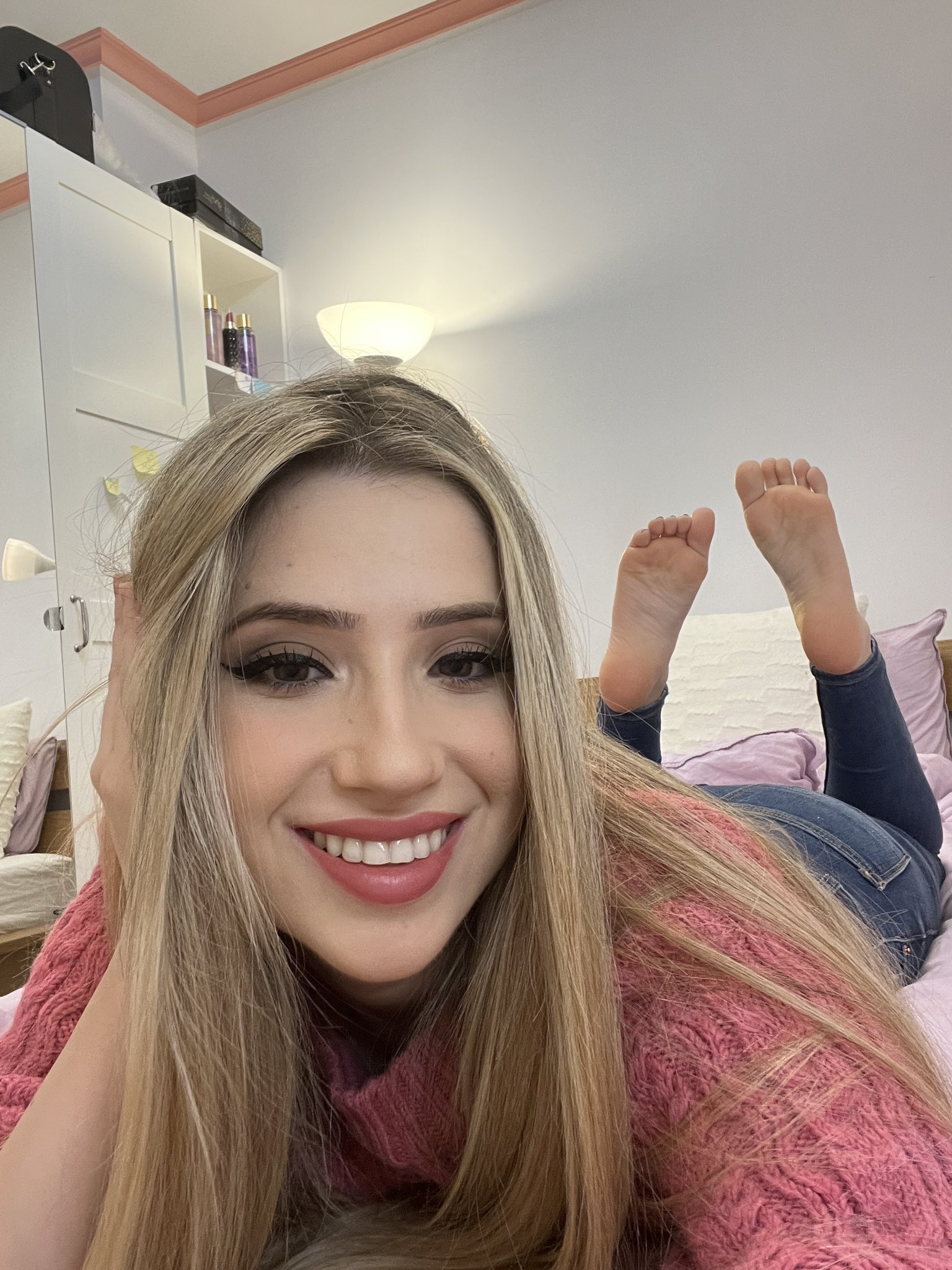 DIANA FEET OF TOP 0 9 On Twitter who Volunteers To Kiss My Feet diana-feet-of-top-0-9-on-twitter-who-volunteers-to-kiss-my-feet