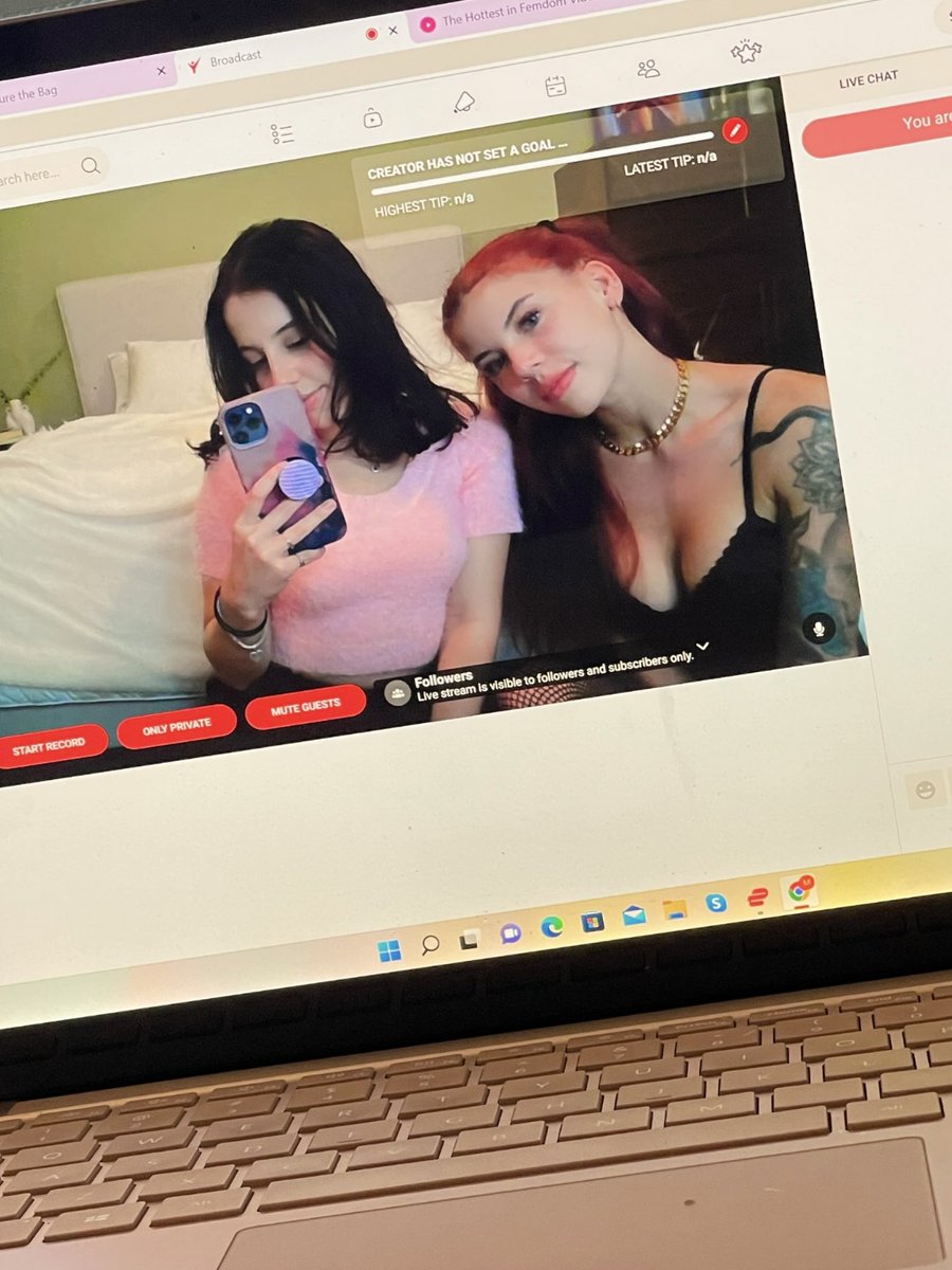 We’re live https://t.co/oc0LEEc85t Princess Violette🍓LA @themissviolette