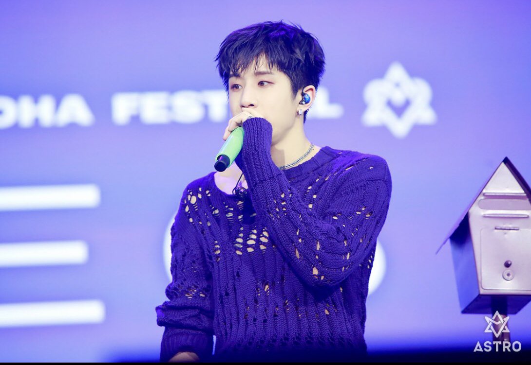 JinJin Details 🐶 on Twitter: "#JINJIN #진진 #ASTRO #박진우 #AAF #gate6 💚fluffy black hair 💚sparkling ...