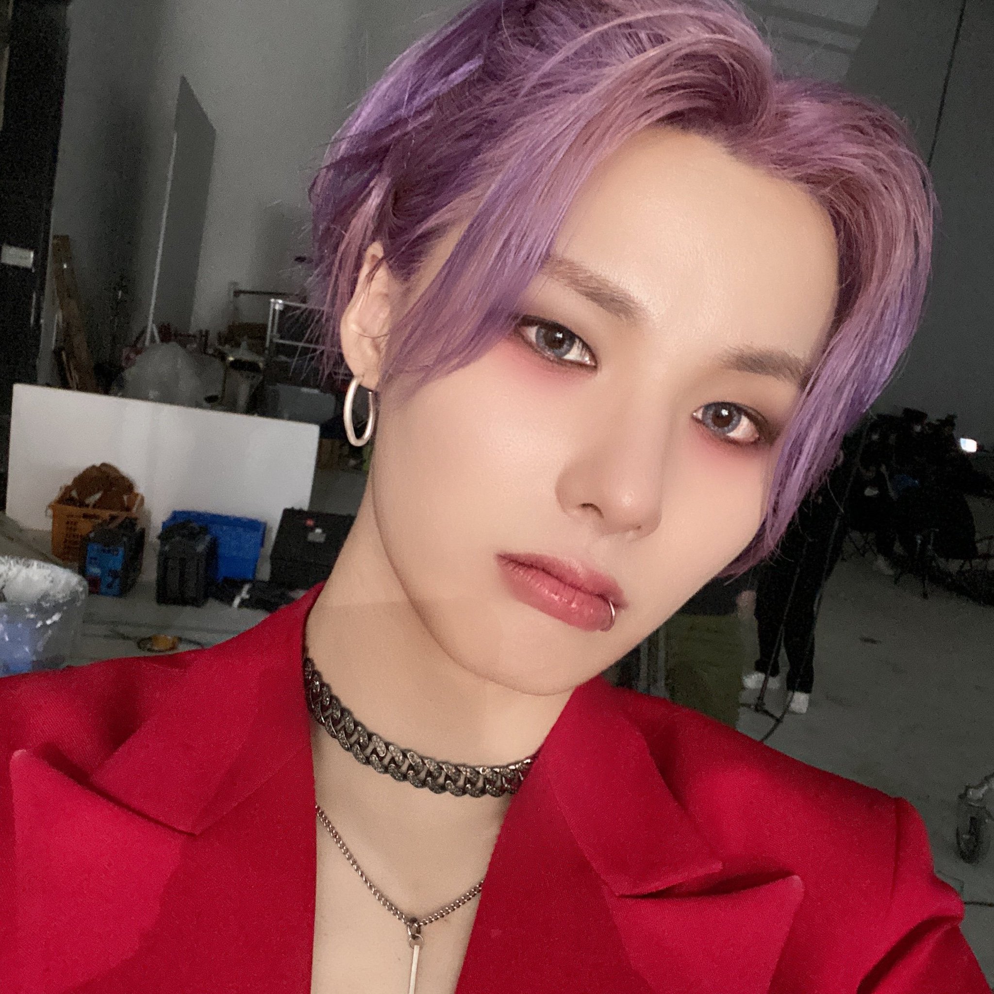 E'LAST(엘라스트) on Twitter: "첫 번째로 보여주는 Gray&Red 🙏🏻🥰 셀카📸 크리처(Creature) 많.관.부! #ELAST #엘라스트 #wonhyuk ...