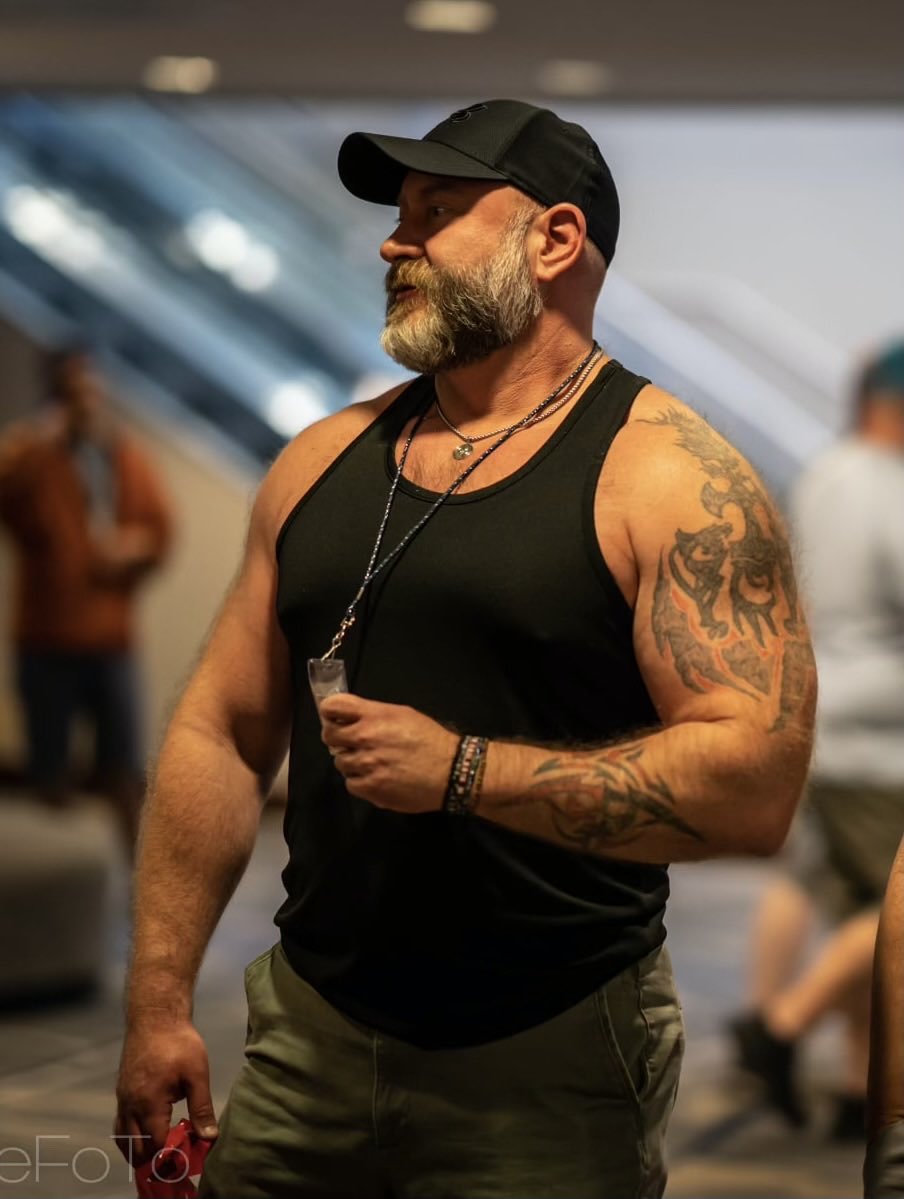 beards, biceps, bellies on Twitter: "I’m your biggest fan, I’ll follow you until you love me ...