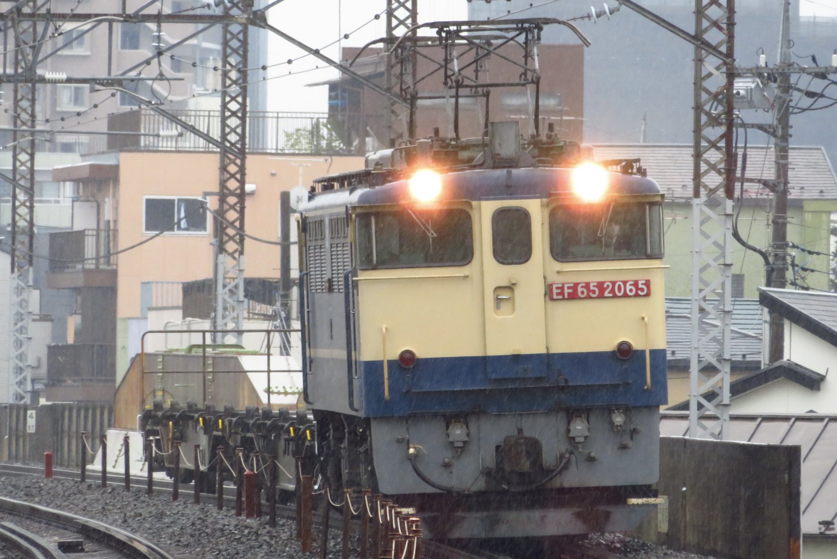 E F 8 1ファイア @カププラレール垢 on Twitter: "EF65 2065 1065時代はいろんな色になっていたらしい そんな彼は今日も現役で走っています (今日は鹿島貨物 ...