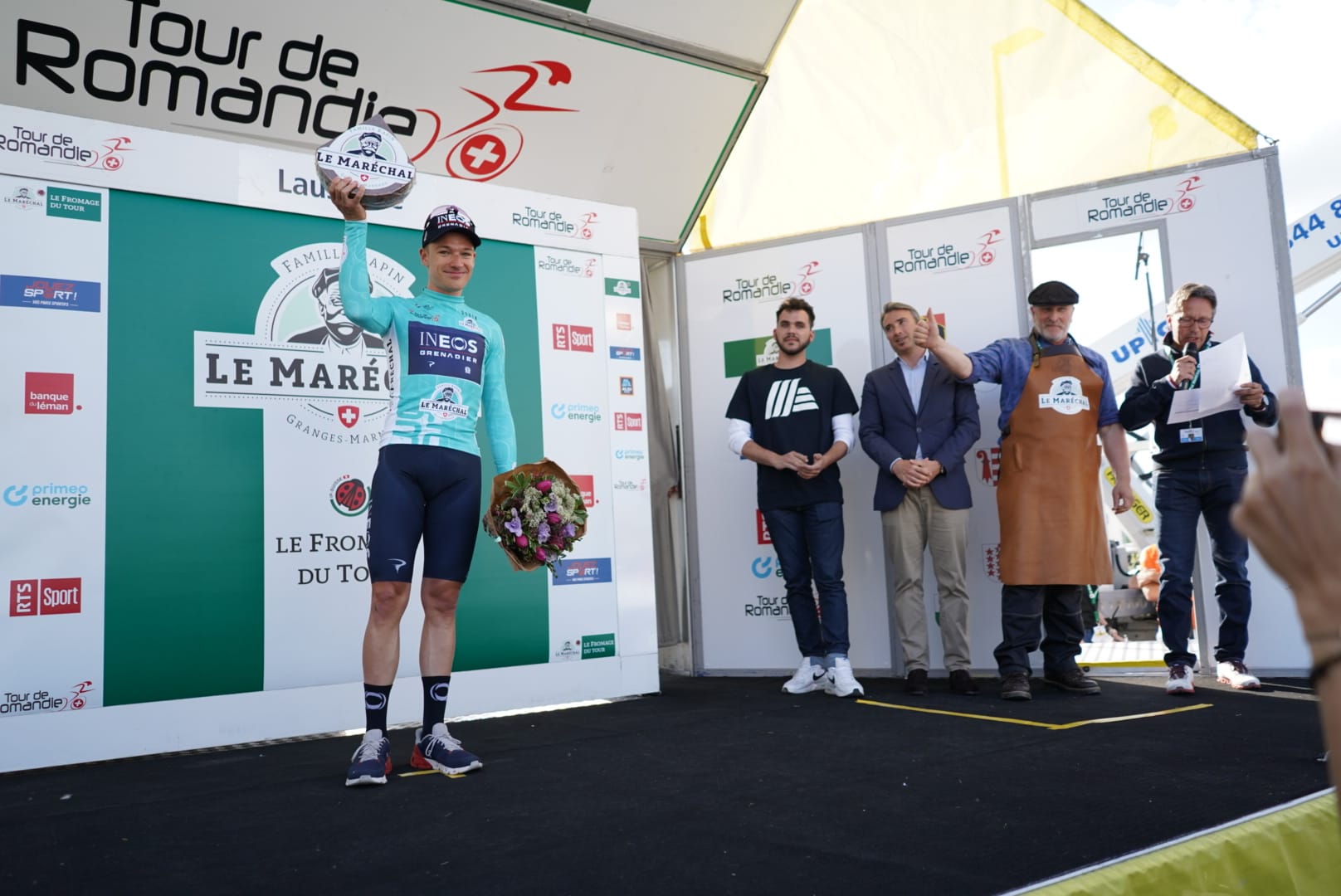 Tour de Romandie on Twitter: "Premier maillot vert Fromage Le Maréchal pour Ethan Hayter ...
