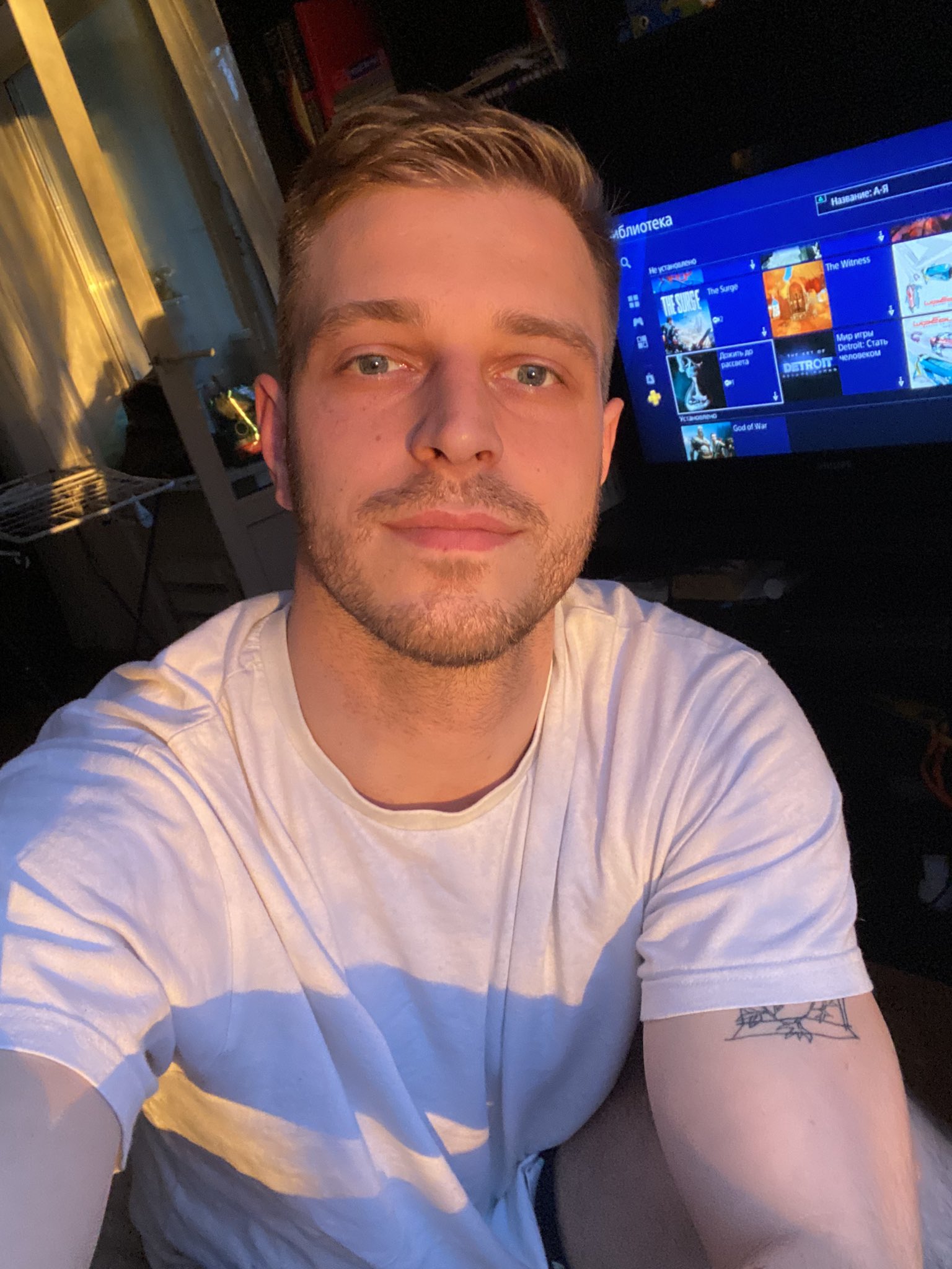 Годихус on Twitter: "Приходи играть в плойку и смотреть закат https://t.co/gmgu5WA14f" / Twitter