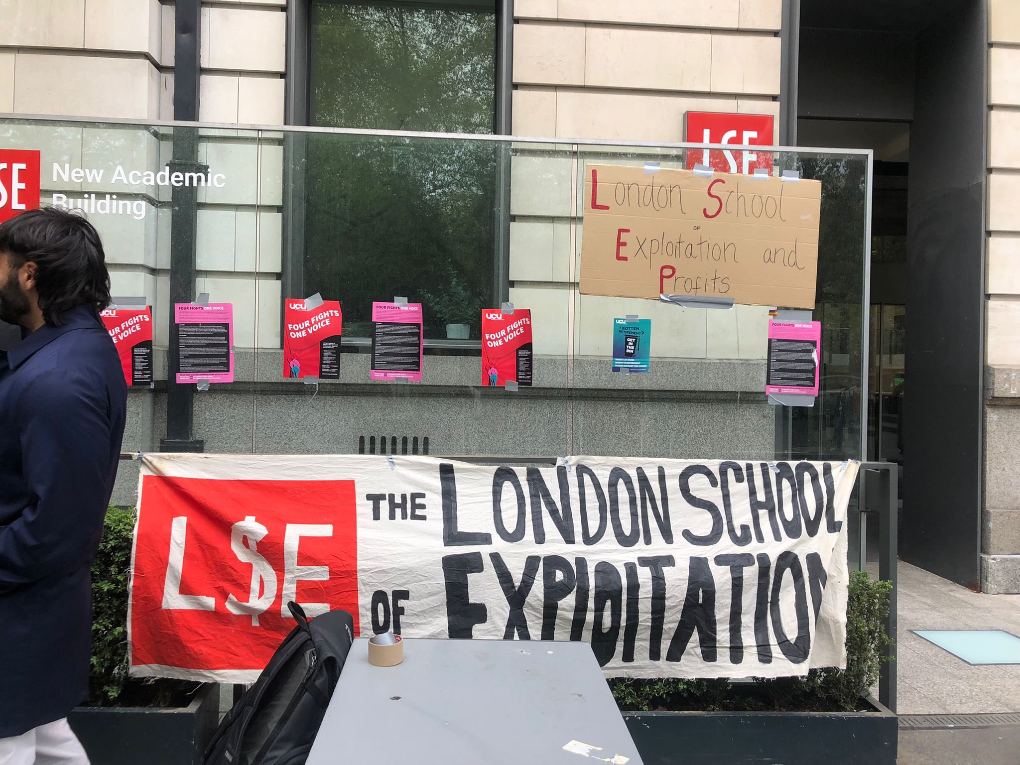 Justice for LSE Cleaners on Twitter: "Today we stood in solidarity with @LSEforPalestine ...