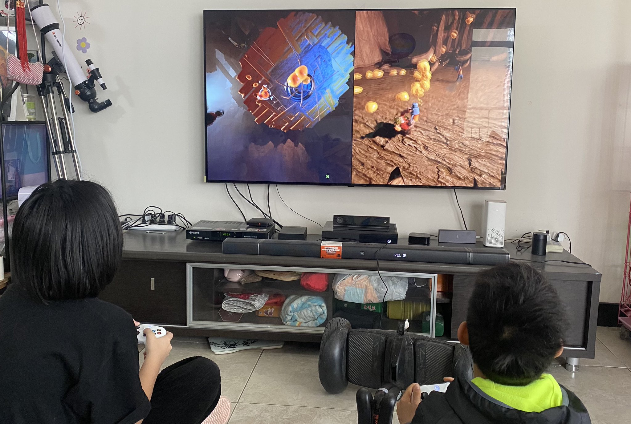 Hao Chen on Twitter: "听说不上课了，8点半就来家里玩游戏了……😅 https://t.co/biXI8cYpoL" / Twitter