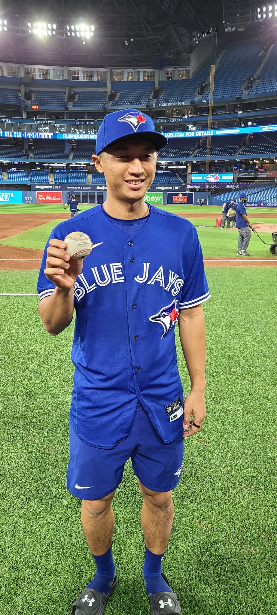 Arash Madani on Twitter: "Well, this came out of tonight. Katoh's first career big league hit ...