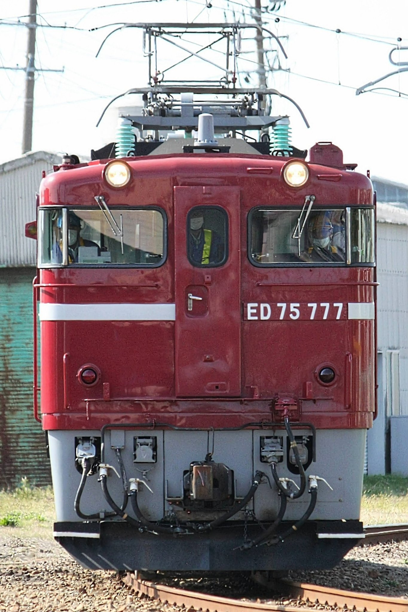 みっちょん on Twitter: "秋田総合車両センターに交番検査入場していたED75 777 作業終了し出場しました。 https://t.co/EdZipO6Heu" / Twitter