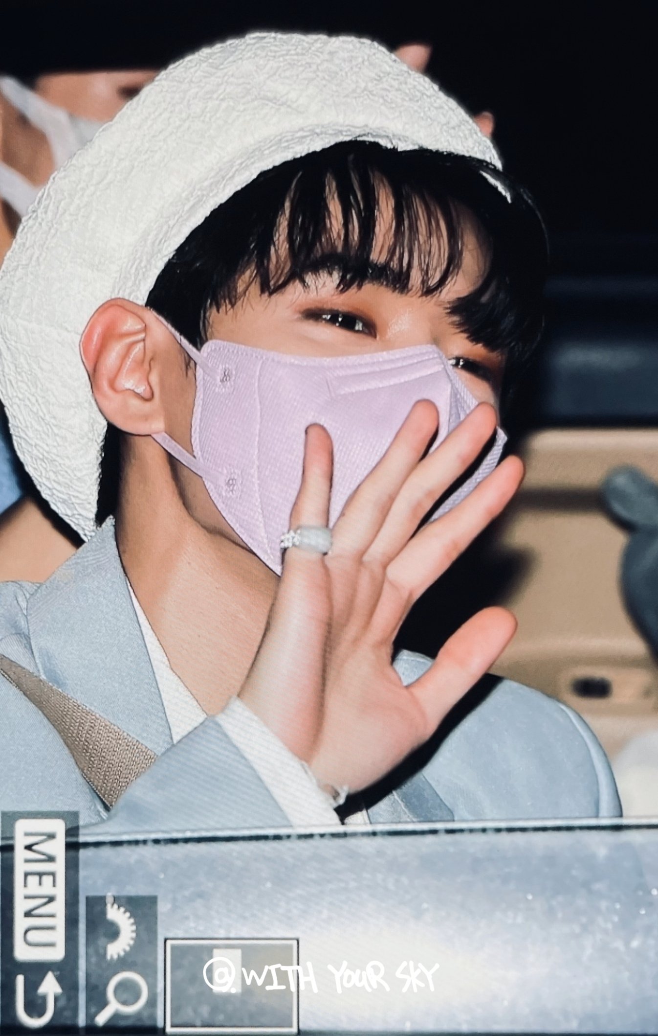 WITH YOUR SKY on Twitter: "220428 엠카 퇴근 preview 갓레모재찬🤍💘 #재찬 #박재찬 #JAECHAN #DKZ https://t.co ...