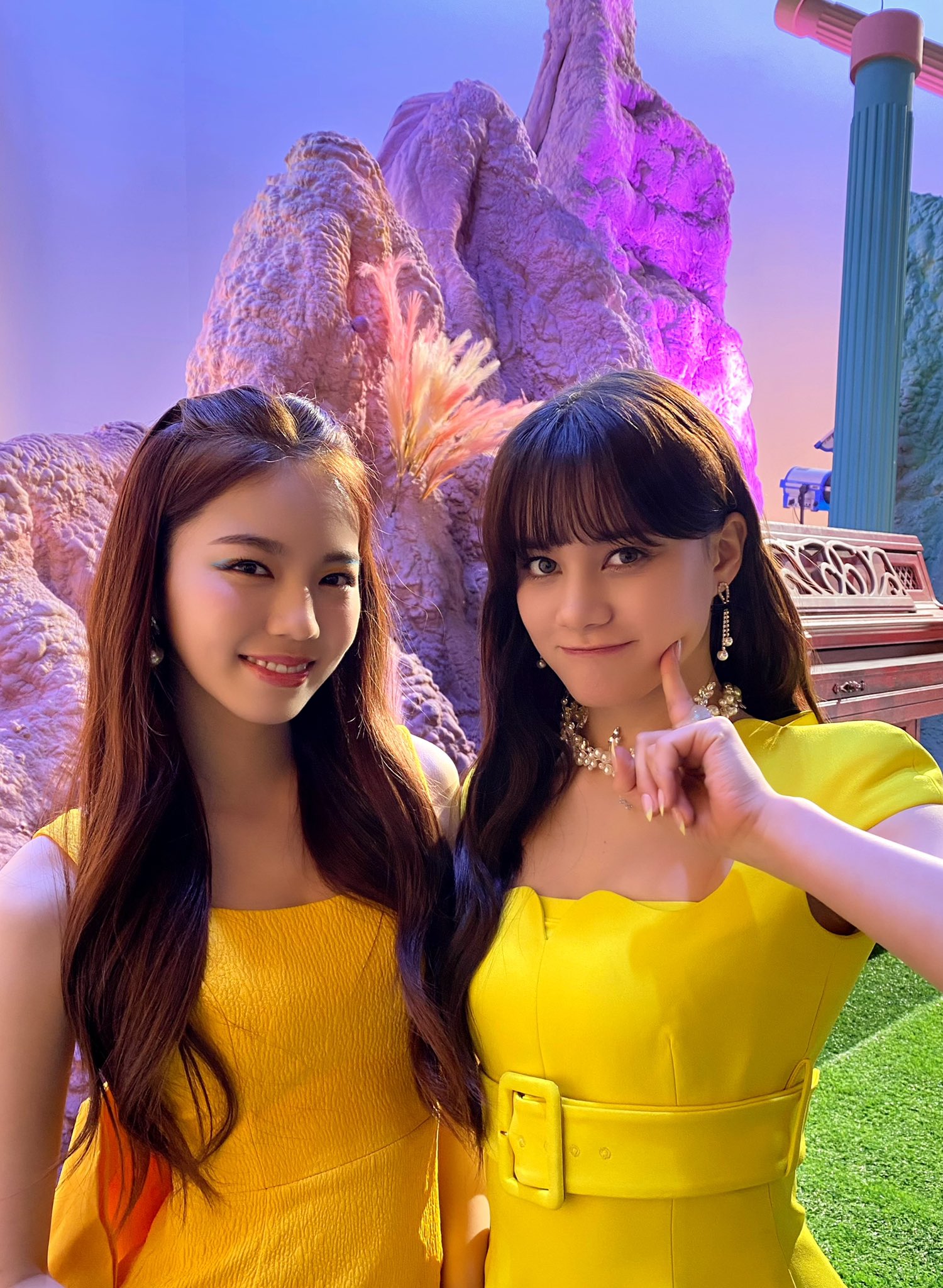 NiziU on Twitter: "WithU💕 #一緒にASOBO💫 🎥https://t.co/G303GTyjJX #MV撮影裏のNiziU🤩 #ASOBO好きな人は必見👀 #全ての ...