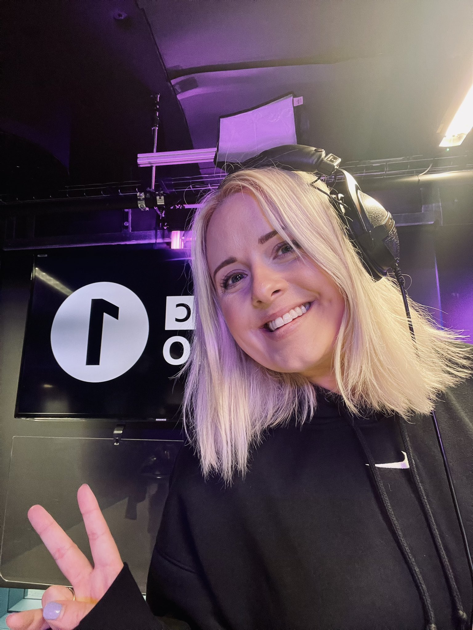 Katie Thistleton on Twitter: "Hosting the @officialcharts on @BBCR1 come say hey 👋 https://t.co ...