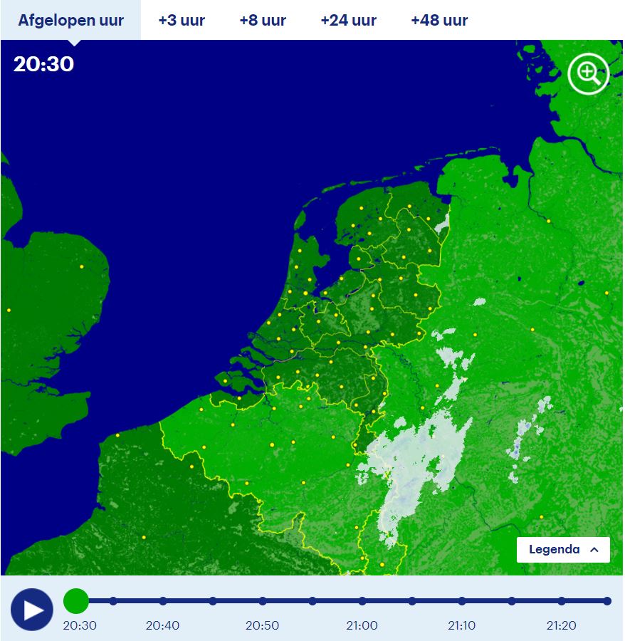 Buienradar on Twitter: "De radar was zowaar niet helemaal leeg! Er trok een heel klein ...