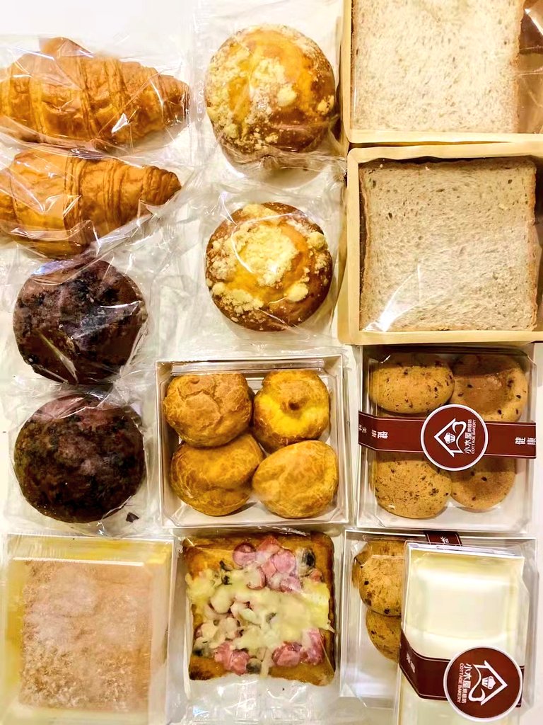 Elisa OuKaShin on Twitter: "Some bread，cake...bought two days ago♫ヽ(゜∇゜ヽ)♪ https://t.co ...