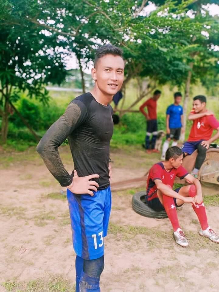 Kyaw Gyi On Twitter အားကစား စခ တွေ ဘောကန်ပြီး ဗစ်ချွတ်ရေချိုးကြတာ