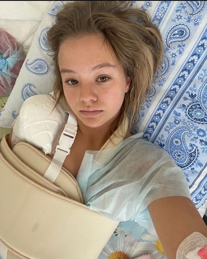 lori on Twitter: "SOFYA YOU ARE STRONG! 🤍 eu te amo daqui até o infinito meu amor. 💛 https://t ...