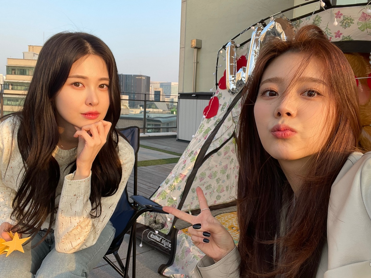 다이아 DIA on Twitter: "[#예빈 #은채]⠀ 캠린이 탈출을 위한 예빈과 은채! 응원해 줄 에이드 손~ #DIA #다이아 #YEBIN #EUNCHAE #AID ...