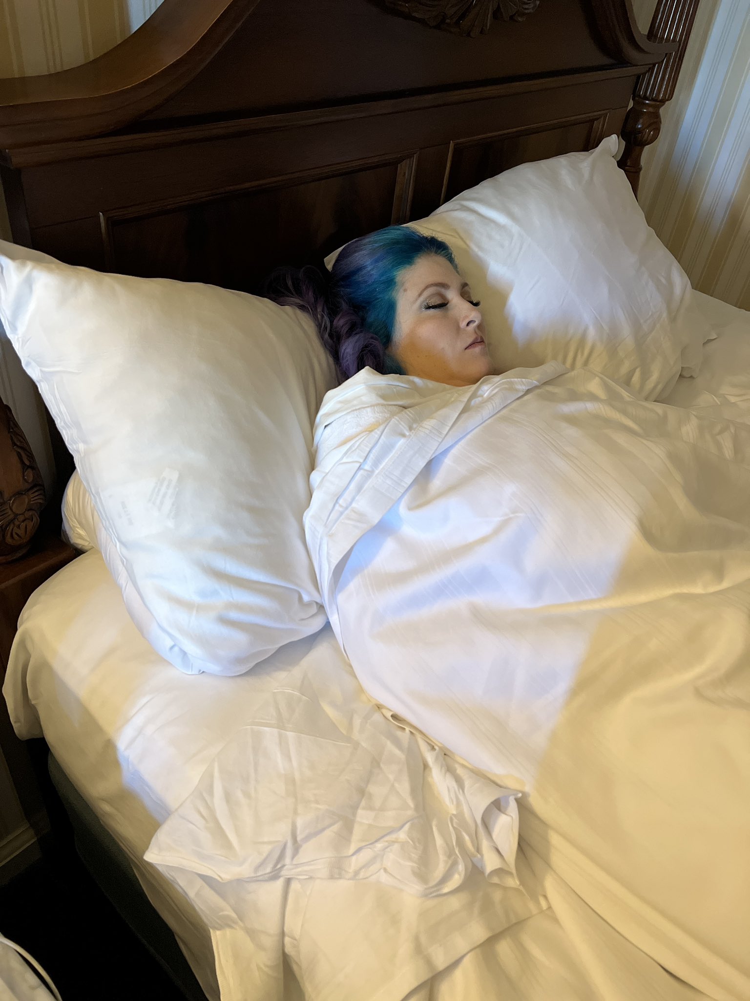 Demora Avarice on Twitter: "Me at 6 AM vs 9 AM this morning. Yes the dresses one was first 😅 # ...