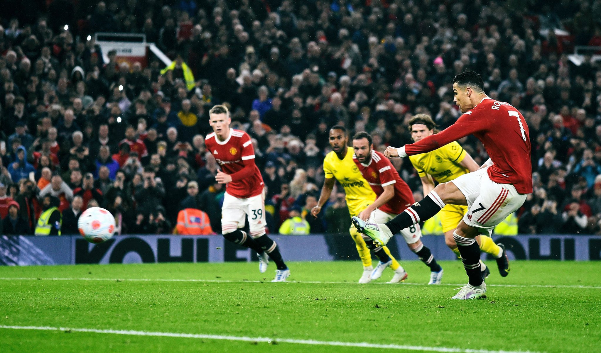 Statman Dave on Twitter: "Cristiano Ronaldo’s game by numbers vs Brentford: 100% aerial duels ...