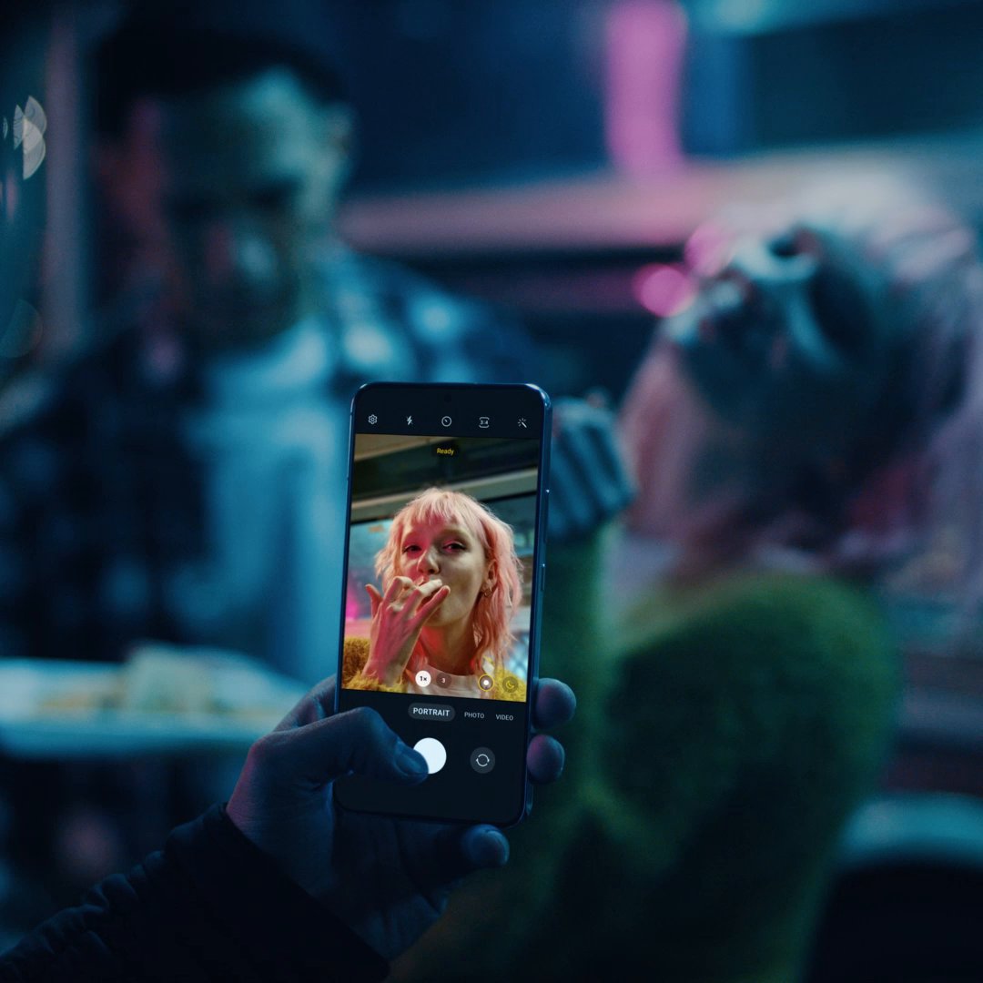 Late-night hangs result in epic night portraits with #GalaxyS22 and # ...