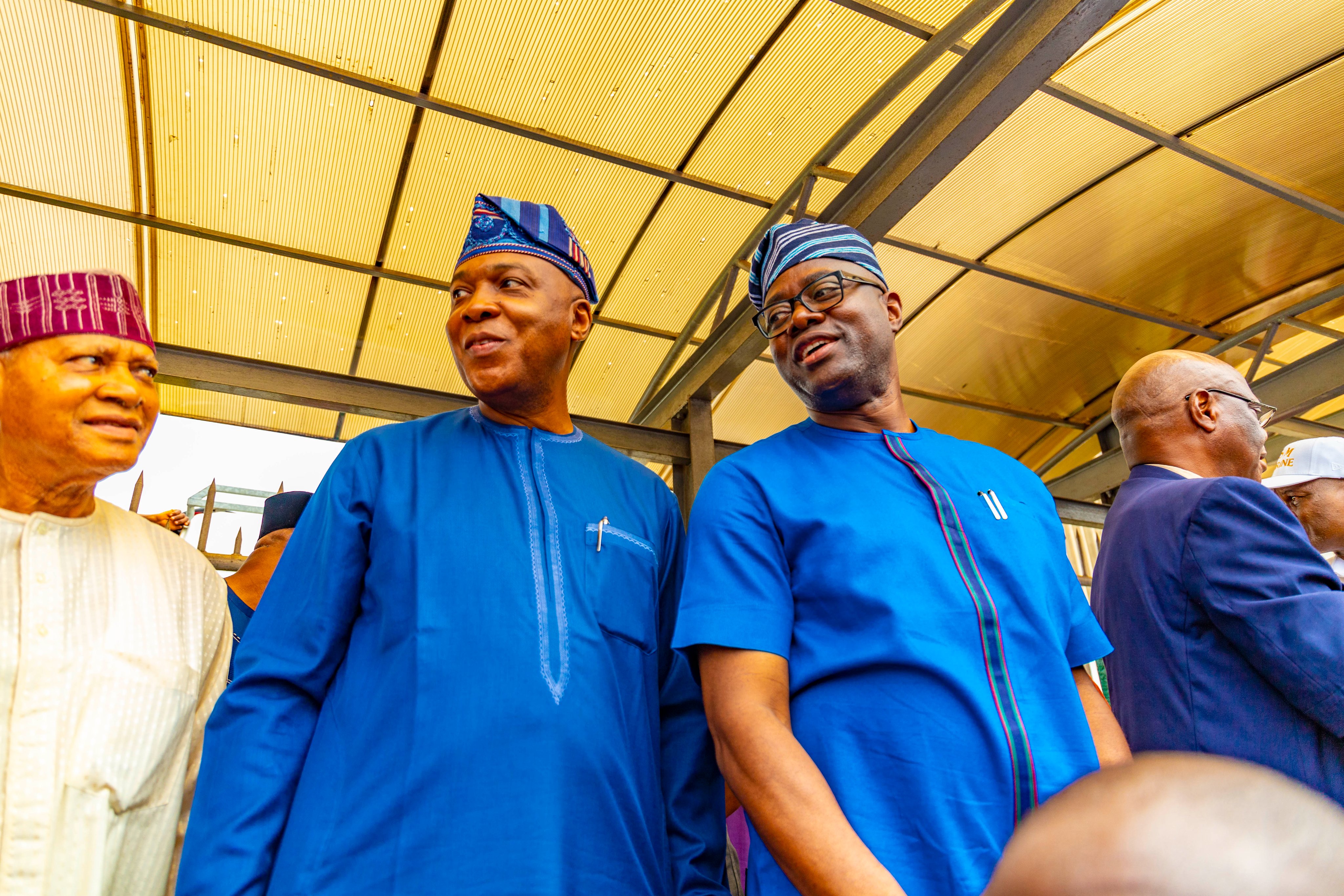 Seyi Makinde on Twitter: "I was honoured to receive pensioners led by the Nigerian Union of ...