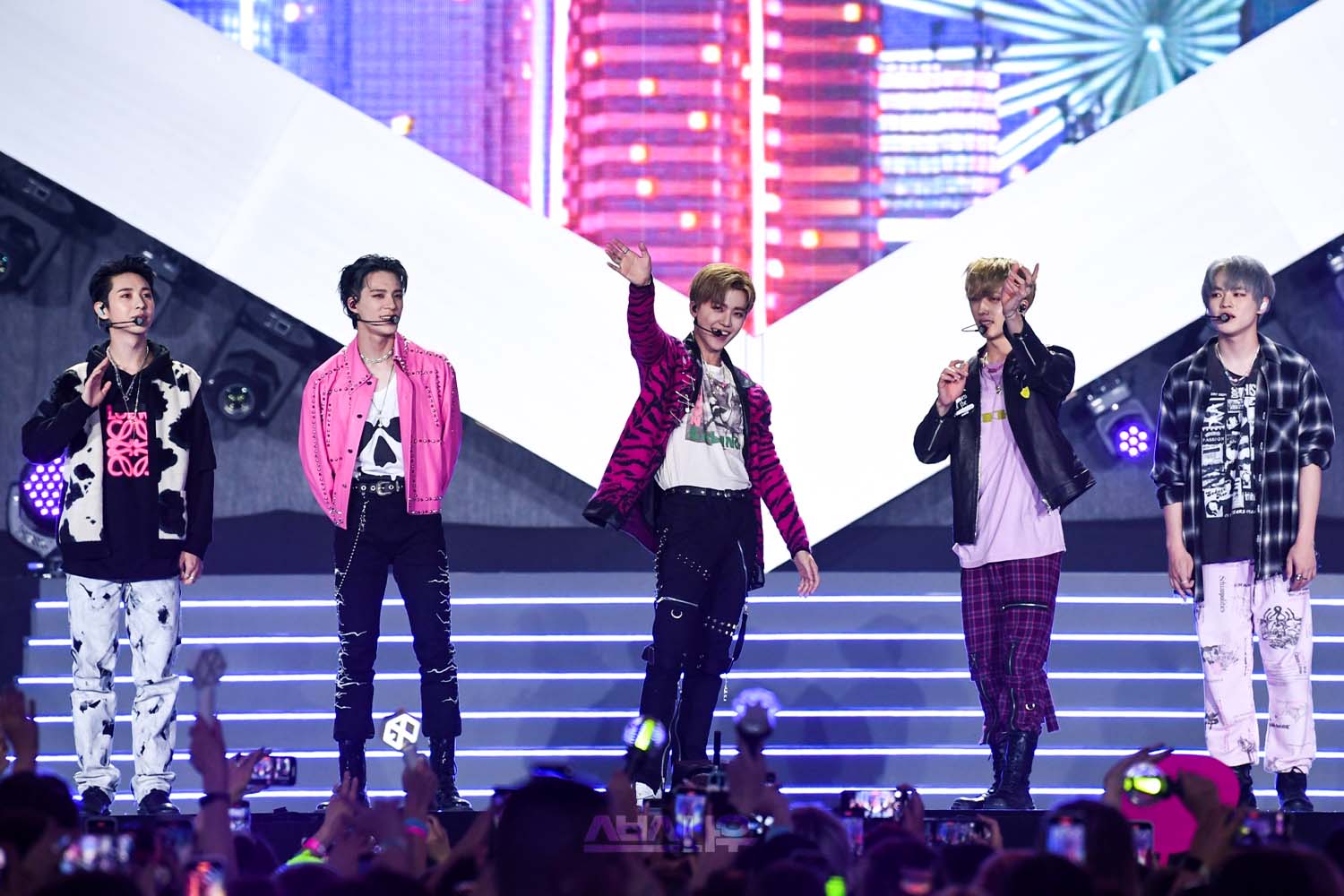 SBS on Twitter: "뜨거운 열기 가득한 케이팝 플렉스 현장 포토🔥 SBS ☞ 5월 29일 [일] 밤 11시 5분 방송 #SBS #KPOPFLEX #케이팝플렉스 ...