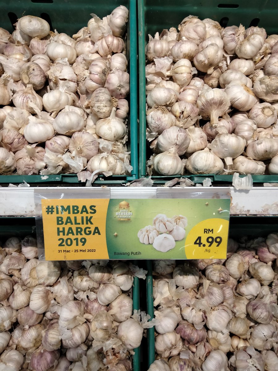 Ada yg bisa jelaskan gak ya kenapa bawang merah di Malaysia bisa murah ...