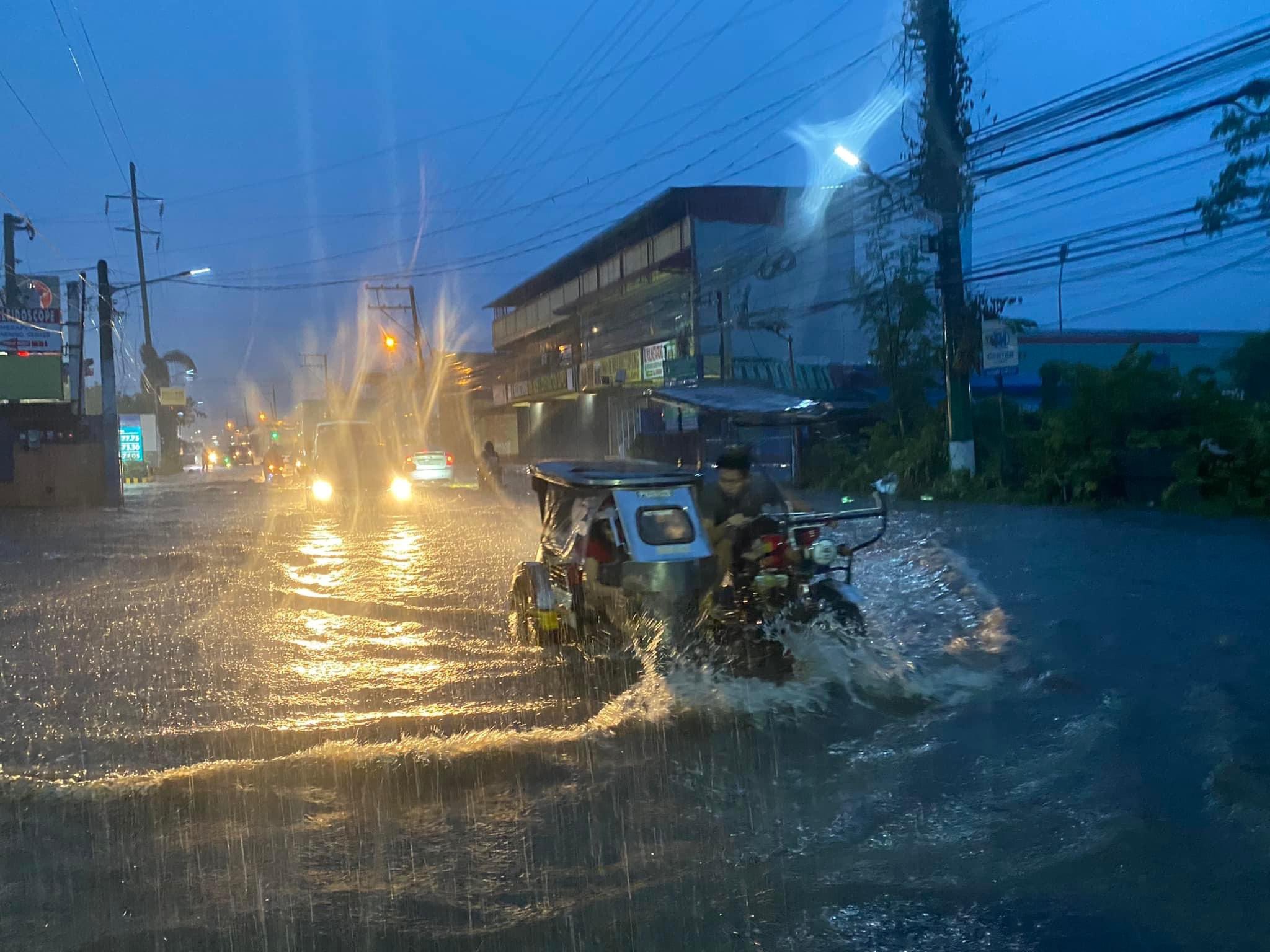 ABS-CBN News on Twitter: "Binaha ang ilang bahagi ng Brgy. Palanas sa Lemery, Batangas dahil sa ...