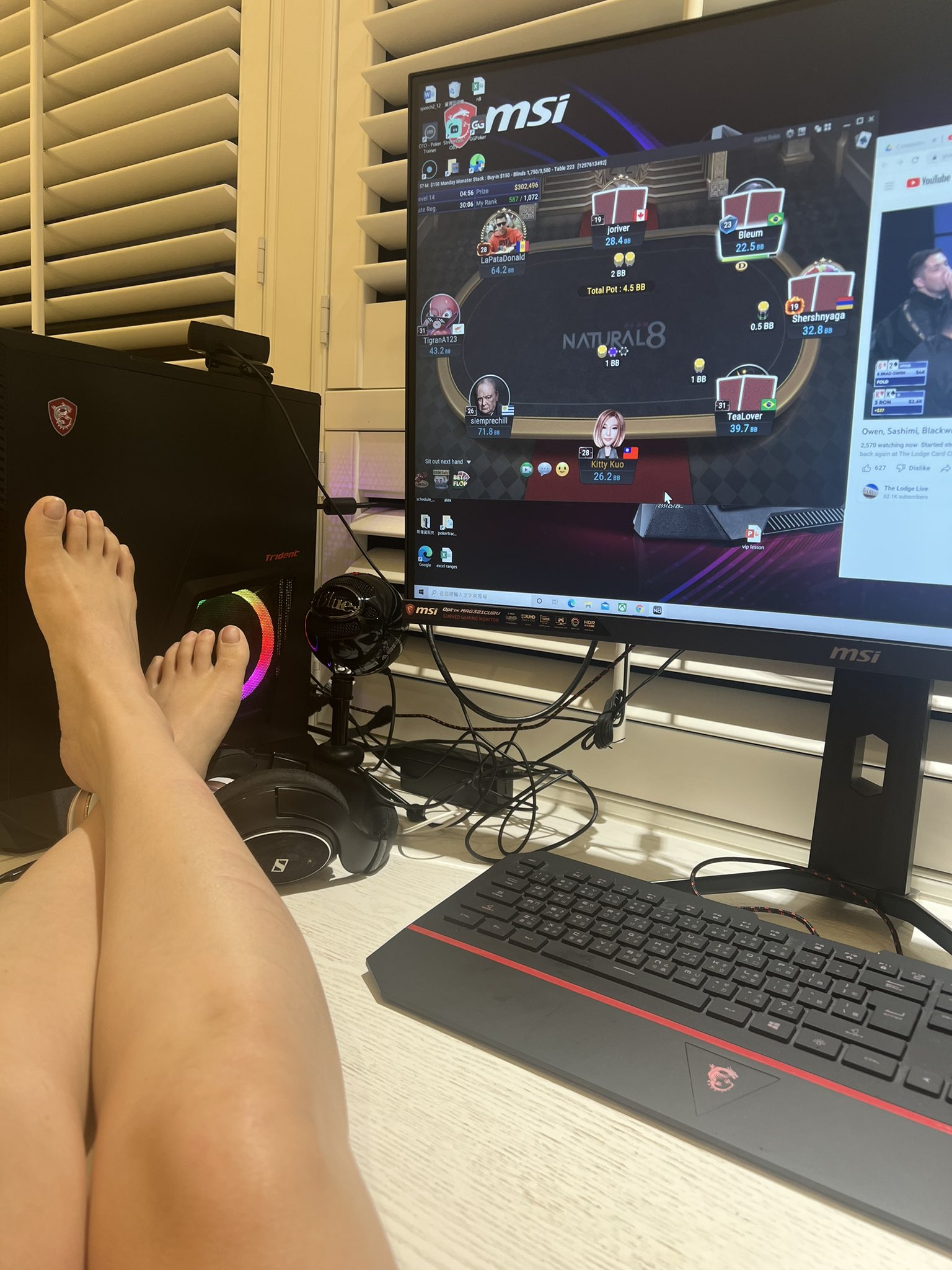 kitty kuo on Twitter: "Sometimes I wish I am more ladylike It’s so comfort to put leg up https ...