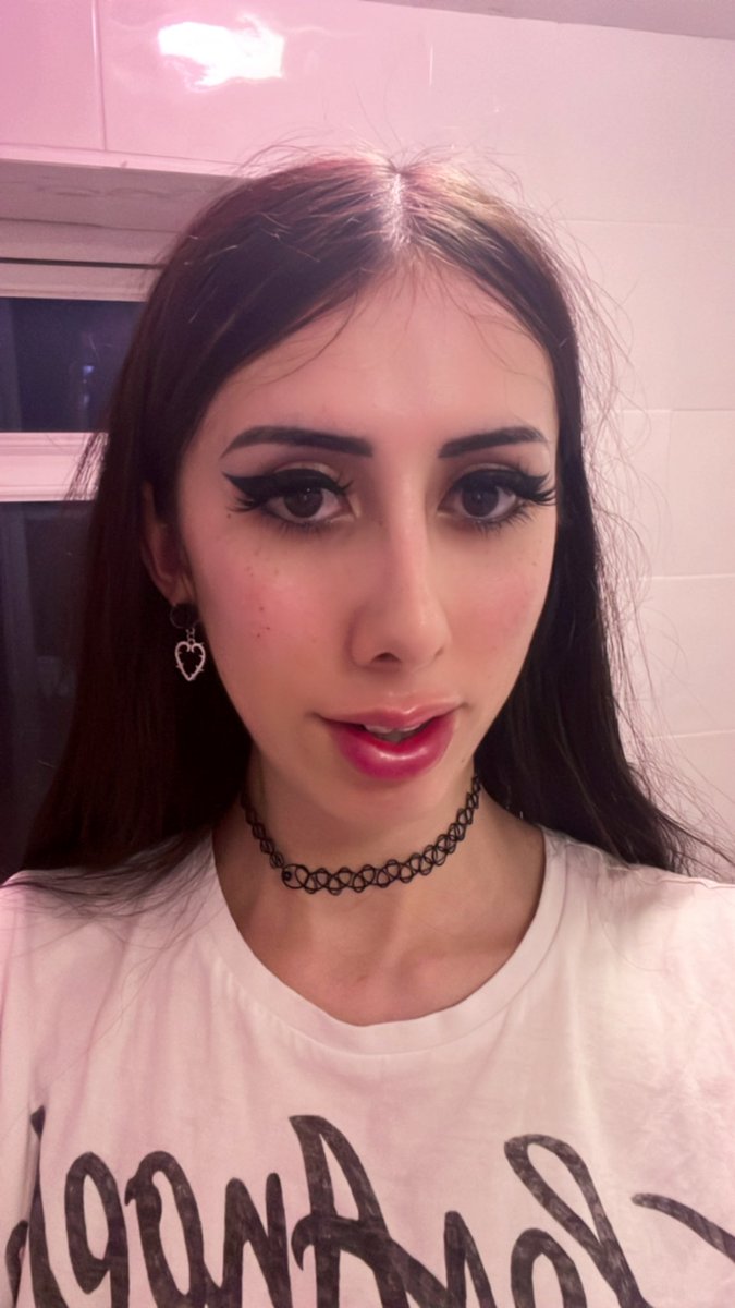 morning!! 💜 got some more fillers yesterday and now i look like a baby ...