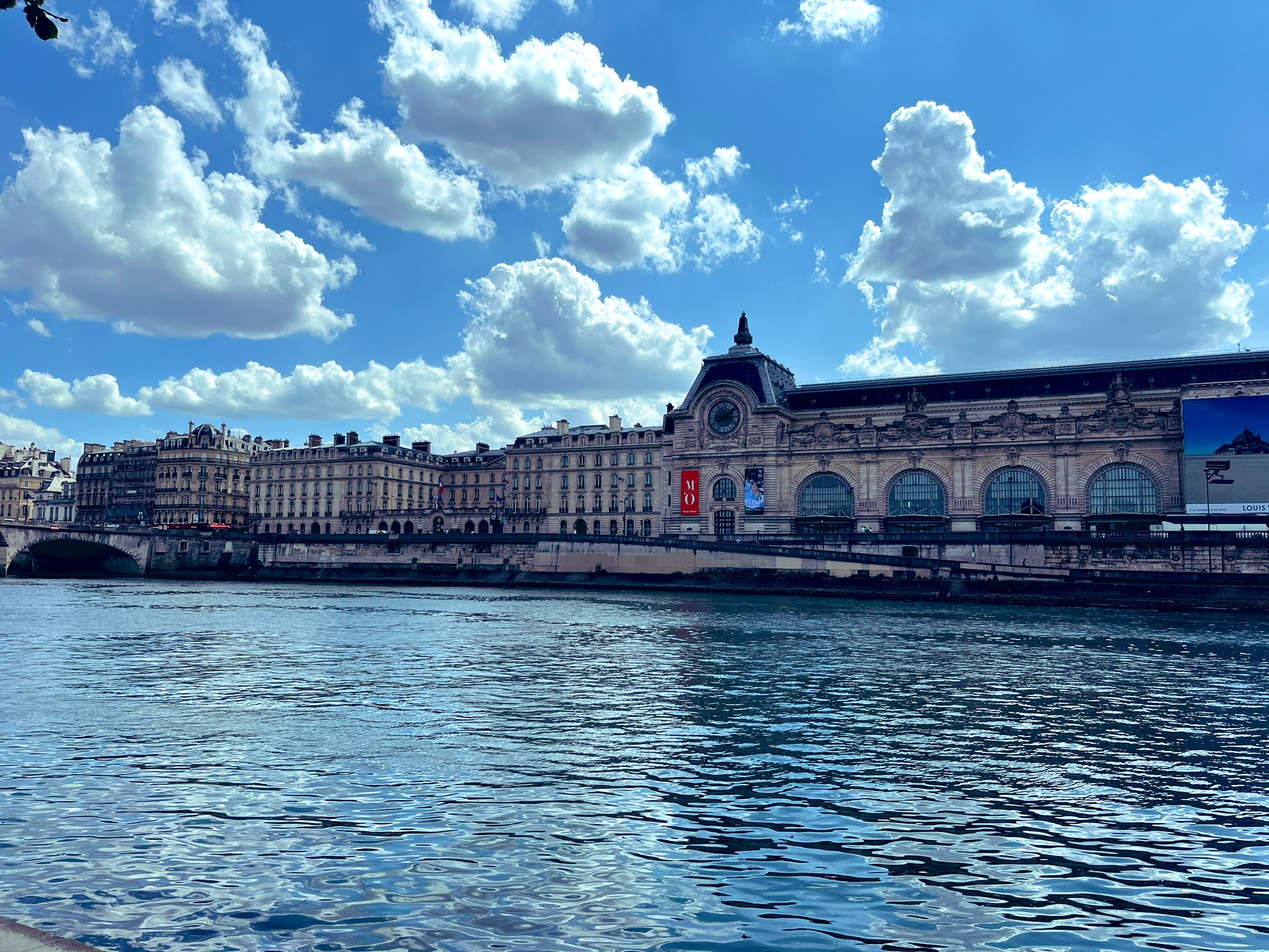 loundraw / FLAT STUDIO on Twitter: "昨日はパリで取材日でした。 今日は散歩日和 #サマーゴースト https://t.co/bNTBYlGGxB ...