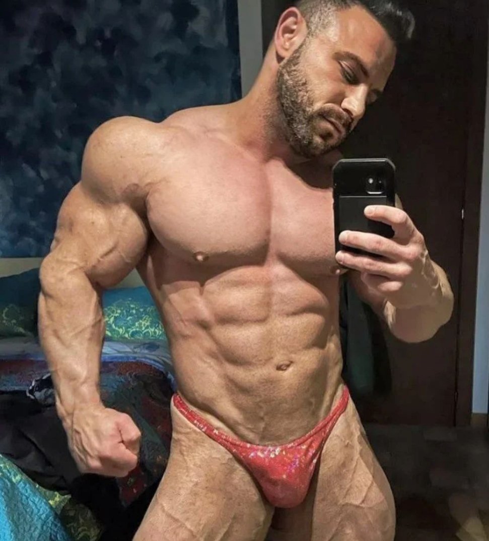 MuscleColtStar (MCS) 43K ️ Thanks on Twitter: "Daniel in red holographic poser 😍 ️ https://t.co ...