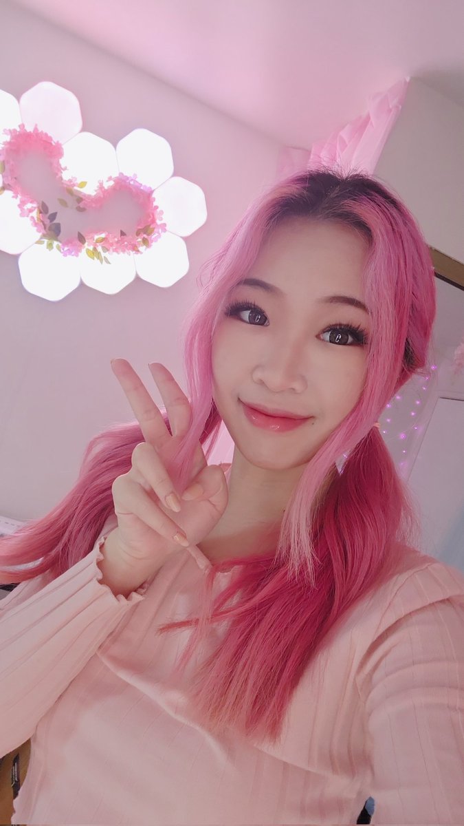 「I'M BACK how are uu https://t.co/WaWtPOw」|miu 💫のイラスト