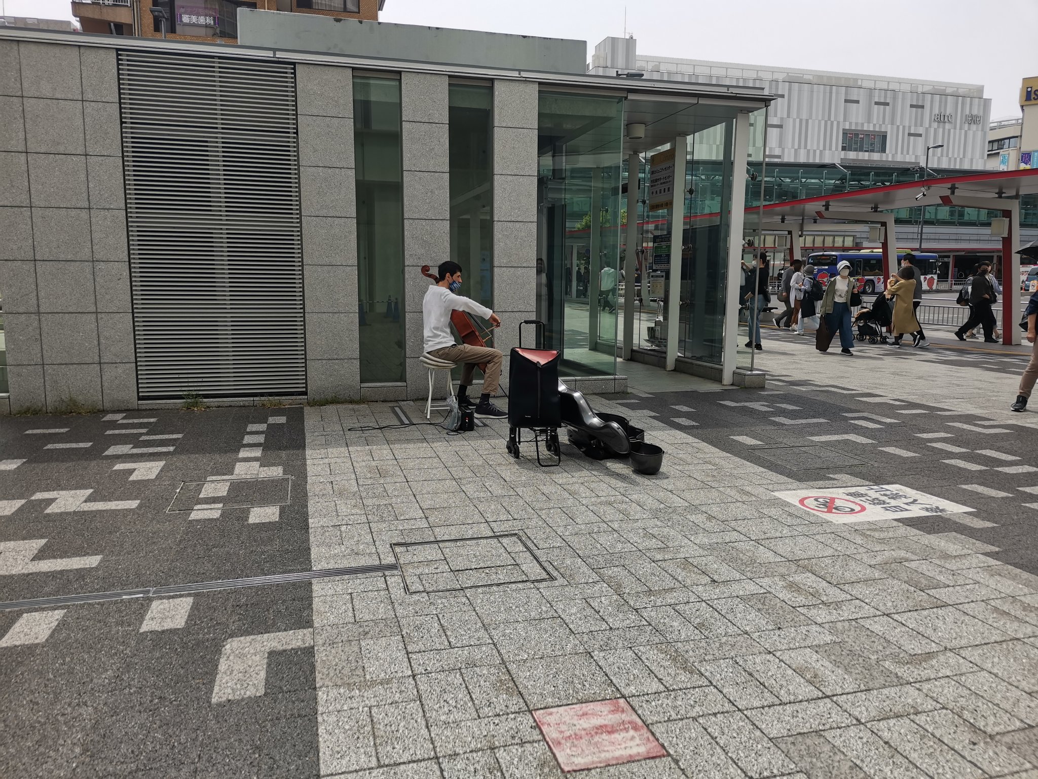 Urawacity.net（浦和シティネット） on Twitter: "浦和パルコ前でたまに行われてるチェロ演奏。とっても素敵な音色で、気持ちが落ち着きます。演奏時間は11時〜16時。次回は ...