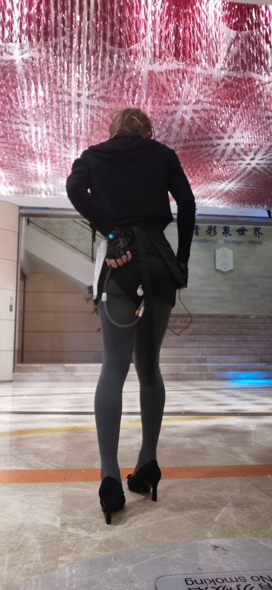 身体里被产了56颗卵,用空心肛塞堵住,利尿剂混合着冲洗膀胱排出的废液喝了下去 今天夜间的肉体改造已经完成,该出去过滤奶茶了😋 满月之夜