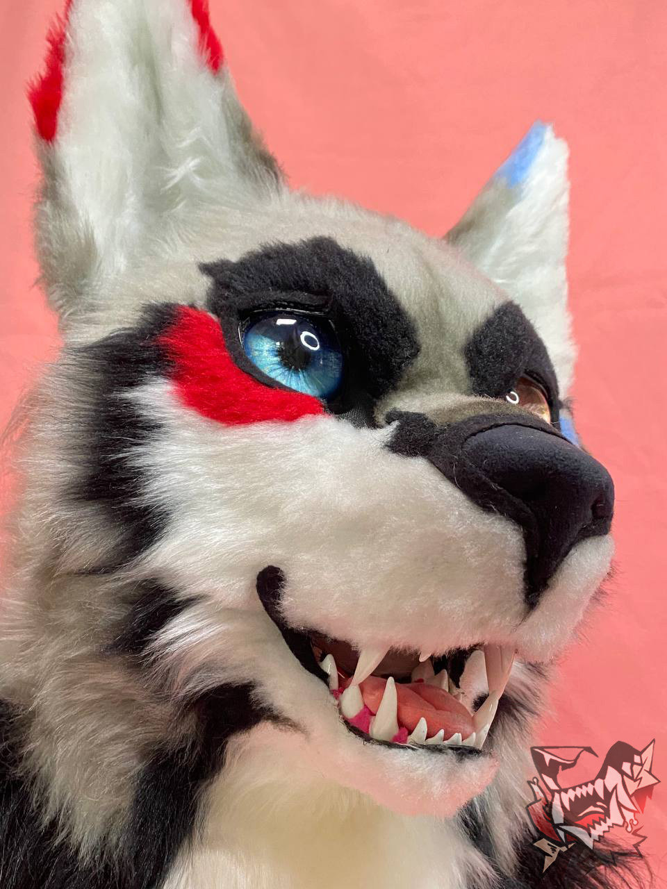 🐾闇狼Rouan🐾 on Twitter: "RT @Crowwingwolf: Fursuit commission for @Mokarakomcom !!! 👅 # ...